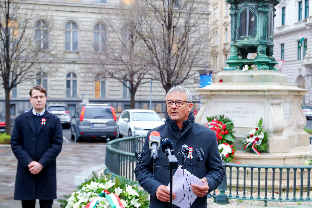 Adorján Béla: "Legyen a 12 pont a magyar emberek 12 parancsolata ...
