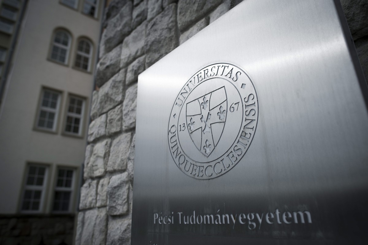Tragédia: Vizsga közben halt meg egy egyetemista Pécsen - Alfahir.hu